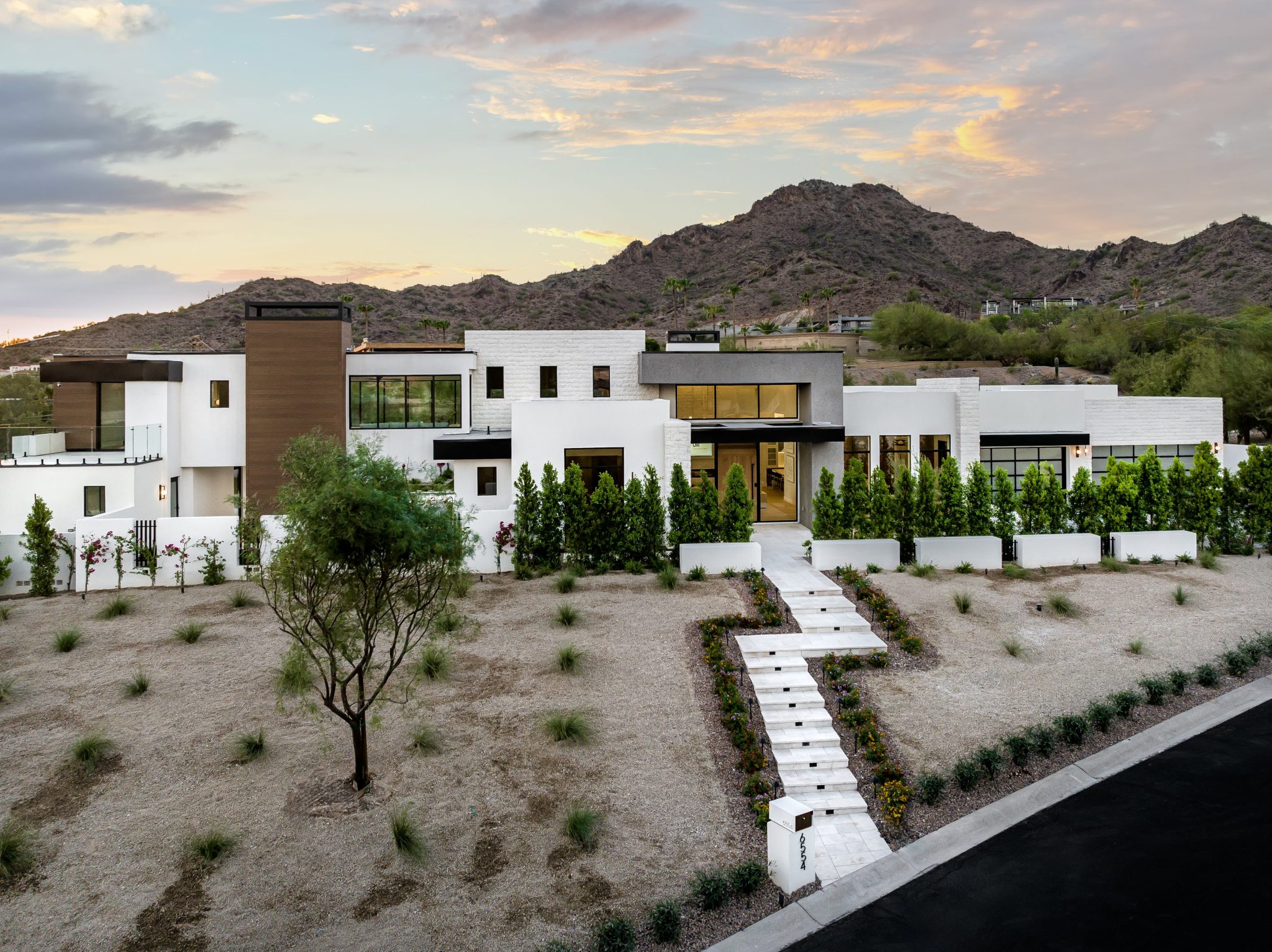 6554 N 40th Pl Paradise Valley, AZ- Luxury Dream Home